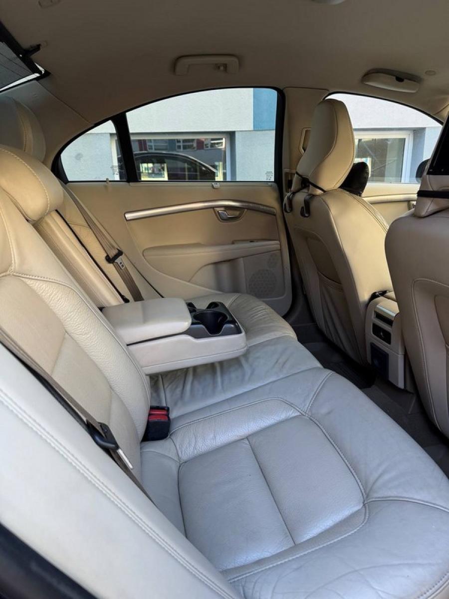 Volvo S80 2010 in Tallinn, with an engine capacity of 2.50 L and mileage of 343 thousand km for 3850 €, photo 27 on AUTOMOTO.COM.LV