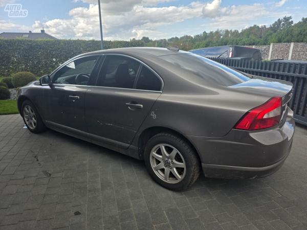 Volvo S80 2010 in Marijampole, with an engine capacity of 1.60 L and mileage of 300 thousand km for 2800 €, photo 6 on AUTOMOTO.COM.LV