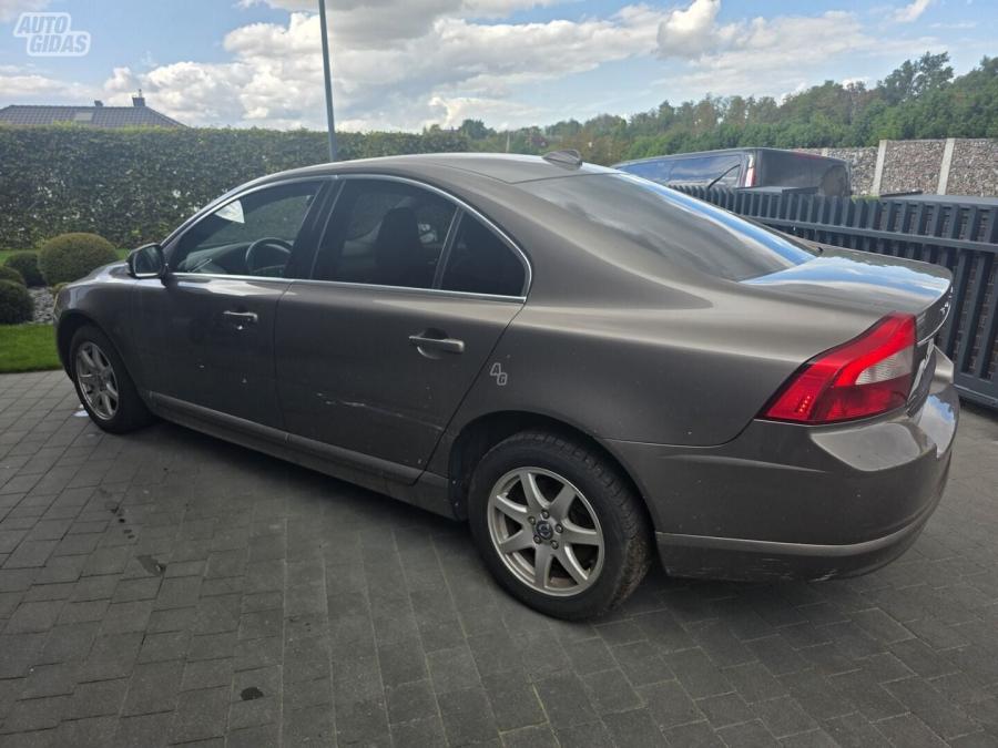 Volvo S80 2010 in Marijampole, with an engine capacity of 1.60 L and mileage of 300 thousand km for 2800 €, photo 6 on AUTOMOTO.COM.LV