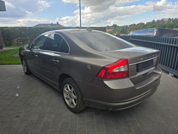 Volvo S80 2010 in Marijampole, with an engine capacity of 1.60 L and mileage of 300 thousand km for 2800 €, photo 9 on AUTOMOTO.COM.LV
