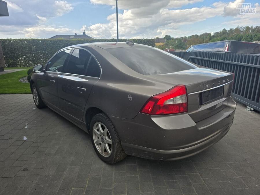 Volvo S80 2010 in Marijampole, with an engine capacity of 1.60 L and mileage of 300 thousand km for 2800 €, photo 9 on AUTOMOTO.COM.LV