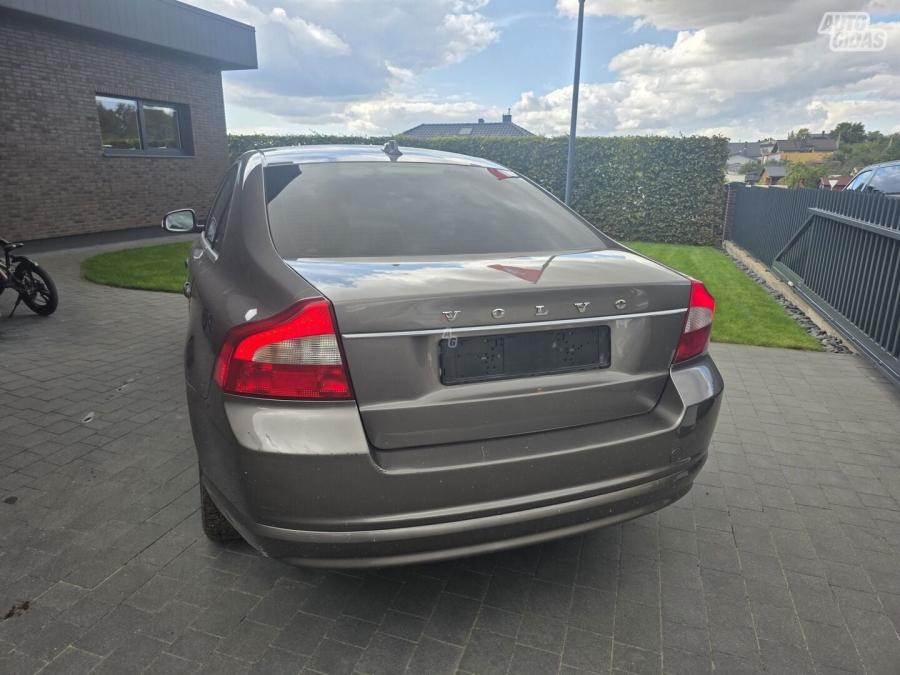 Volvo S80 2010 in Marijampole, with an engine capacity of 1.60 L and mileage of 300 thousand km for 2800 €, photo 10 on AUTOMOTO.COM.LV