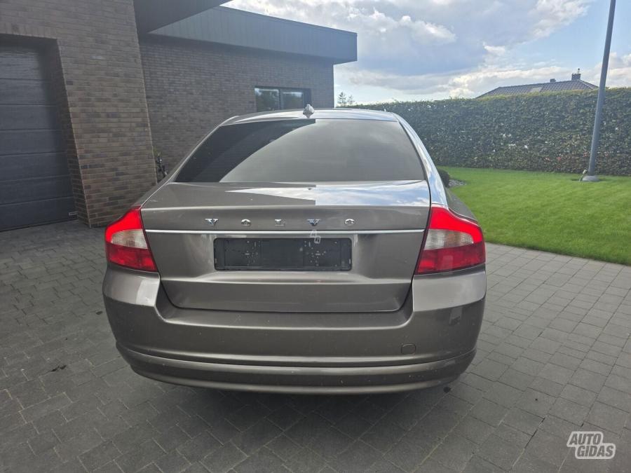 Volvo S80 2010 in Marijampole, with an engine capacity of 1.60 L and mileage of 300 thousand km for 2800 €, photo 11 on AUTOMOTO.COM.LV