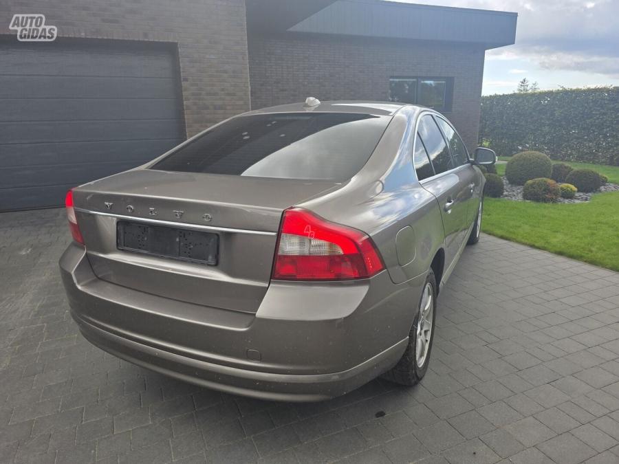 Volvo S80 2010 in Marijampole, with an engine capacity of 1.60 L and mileage of 300 thousand km for 2800 €, photo 12 on AUTOMOTO.COM.LV