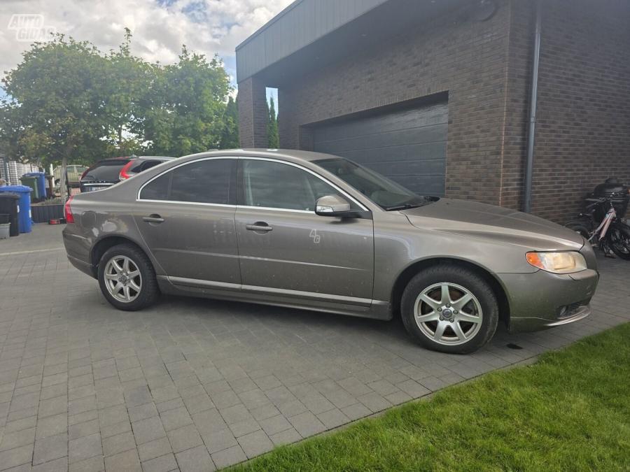 Volvo S80 2010 in Marijampole, with an engine capacity of 1.60 L and mileage of 300 thousand km for 2800 €, photo 14 on AUTOMOTO.COM.LV