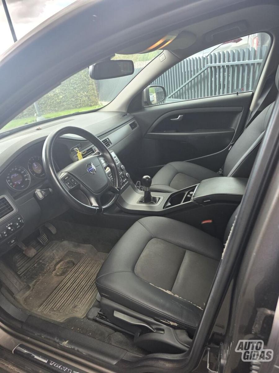 Volvo S80 2010 in Marijampole, with an engine capacity of 1.60 L and mileage of 300 thousand km for 2800 €, photo 22 on AUTOMOTO.COM.LV