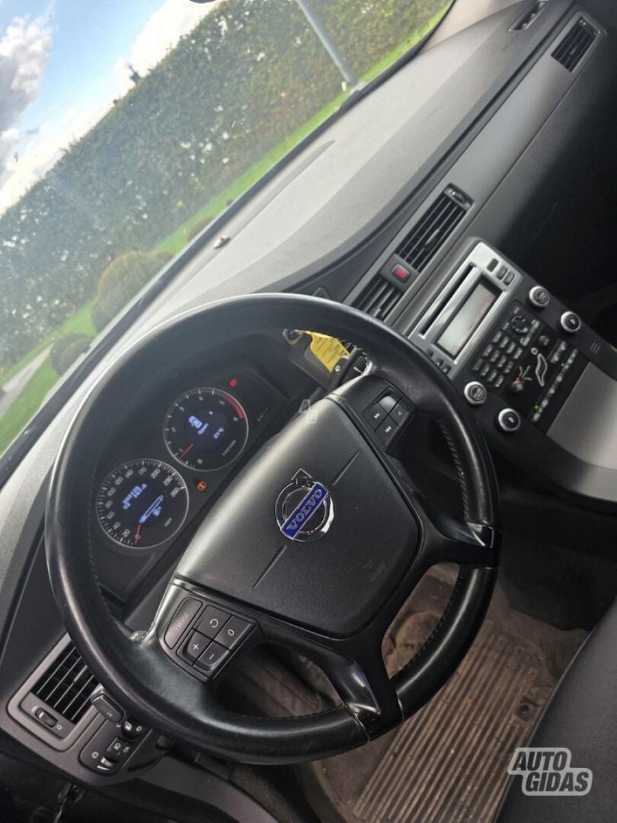 Volvo S80 2010 in Marijampole, with an engine capacity of 1.60 L and mileage of 300 thousand km for 2800 €, photo 23 on AUTOMOTO.COM.LV