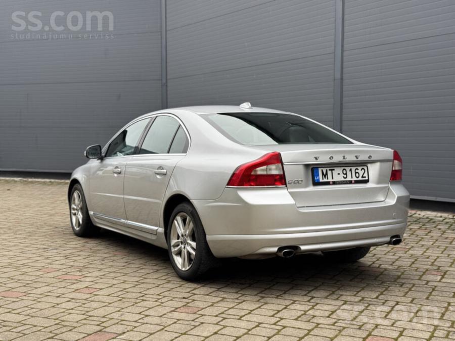 Volvo S80 2011 Daugavpils, ar dzinēja tilpumu 2.40 L un nobraukumu 310 tūkst. km par 4800 €, foto 4 vietnē AUTOMOTO.COM.LV