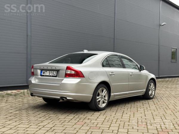 Volvo S80 2011 Daugavpils, ar dzinēja tilpumu 2.40 L un nobraukumu 310 tūkst. km par 4800 €, foto 5 vietnē AUTOMOTO.COM.LV