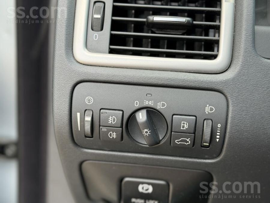 Volvo S80 2013 in Riga, with an engine capacity of 2.00 L and mileage of 260 thousand km for 4990 €, photo 7 on AUTOMOTO.COM.LV