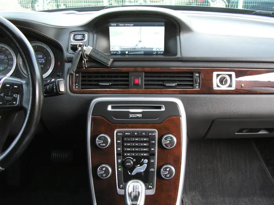 Volvo S80 2013 in Sigulda, with an engine capacity of 2.00 L and mileage of 220 thousand km for 8950 €, photo 16 on AUTOMOTO.COM.LV