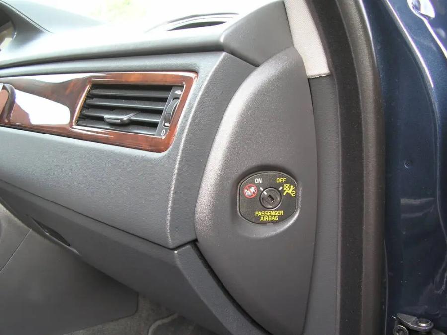 Volvo S80 2013 in Sigulda, with an engine capacity of 2.00 L and mileage of 220 thousand km for 8950 €, photo 37 on AUTOMOTO.COM.LV