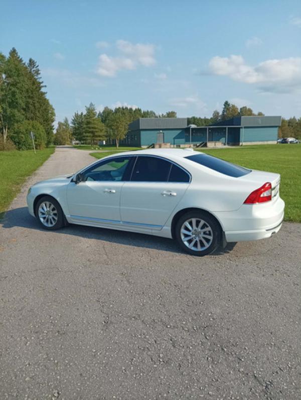 Volvo S80 2014 in Rapla, with an engine capacity of 0.00 L and mileage of 290 thousand km for 8250 €, photo 3 on AUTOMOTO.COM.LV
