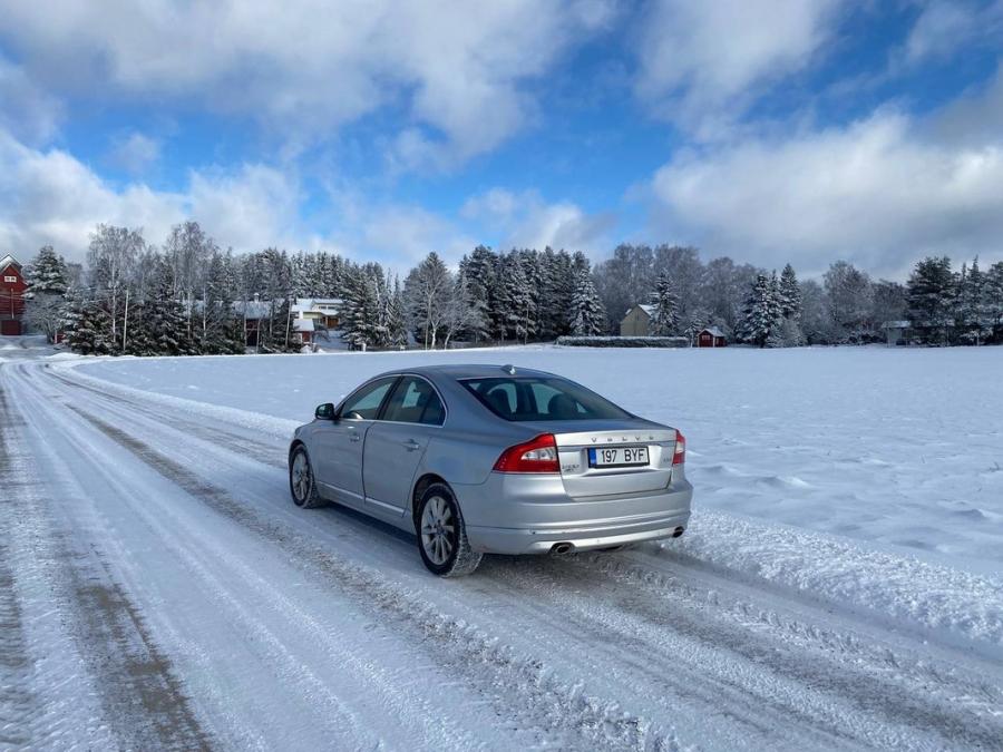 Volvo S80 2015 in Tallinn, with an engine capacity of 2.00 L and mileage of 275 thousand km for 7500 €, photo 18 on AUTOMOTO.COM.LV