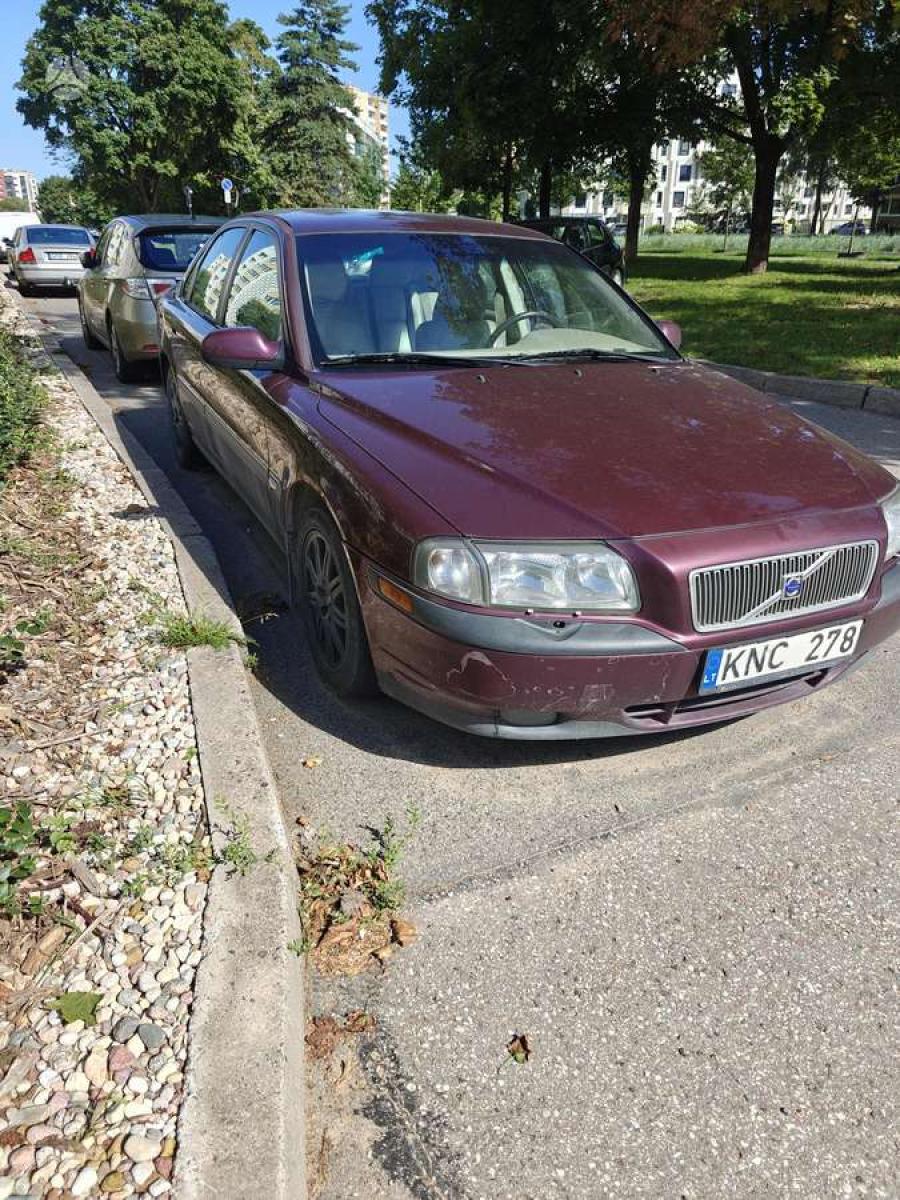 Фиолетовый Вольво С80 1999 в Вильнюс, объемом двигателя 2.46 л и пробегом 392 тыс. км за 500 €, фото 1 на AUTOMOTO.COM.LV