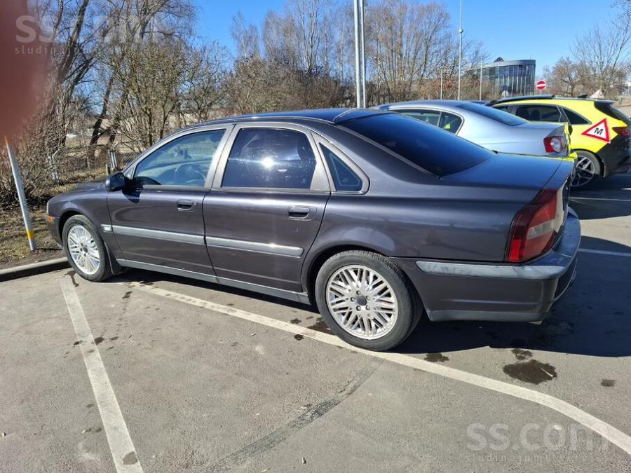 Violets Volvo S80 2000 Rīga, ar dzinēja tilpumu 2.80 L un nobraukumu 316 tūkst. km par 2100 €, foto 4 vietnē AUTOMOTO.COM.LV