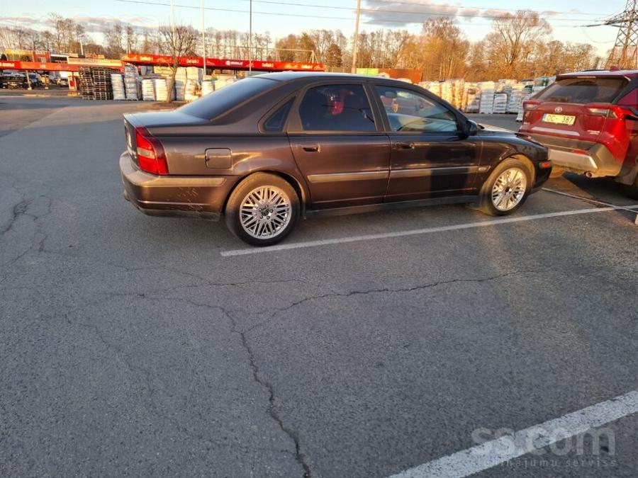 Violets Volvo S80 2000 Rīga, ar dzinēja tilpumu 2.80 L un nobraukumu 316 tūkst. km par 2100 €, foto 5 vietnē AUTOMOTO.COM.LV