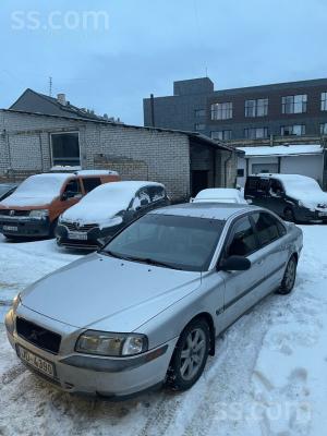 White Volvo S80 2002 in Riga, with an engine capacity of 2.40 L and mileage of 340 thousand km for 1100 €, photo 2 on AUTOMOTO.COM.LV