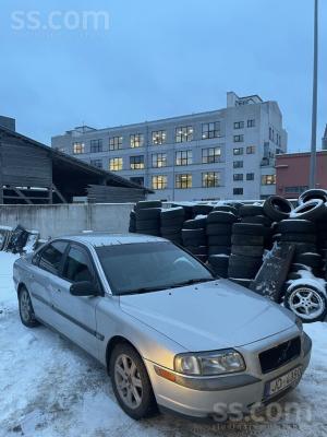 White Volvo S80 2002 in Riga, with an engine capacity of 2.40 L and mileage of 340 thousand km for 1100 €, photo 3 on AUTOMOTO.COM.LV