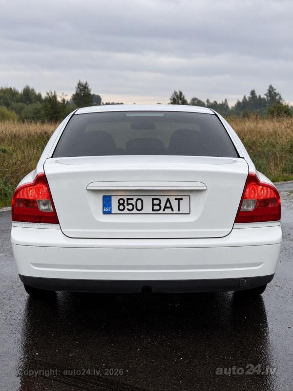 White Volvo S80 2003 in Tallinn, with an engine capacity of 2.40 L and mileage of 355 thousand km for 1990 €, photo 6 on AUTOMOTO.COM.LV