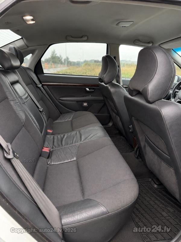 White Volvo S80 2003 in Tallinn, with an engine capacity of 2.40 L and mileage of 355 thousand km for 1990 €, photo 10 on AUTOMOTO.COM.LV