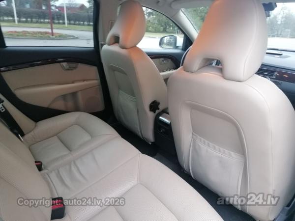 White Volvo S80 2008 in Tallinn, with an engine capacity of 2.40 L and mileage of 300 thousand km for 6900 €, photo 5 on AUTOMOTO.COM.LV