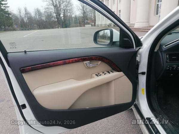 White Volvo S80 2008 in Tallinn, with an engine capacity of 2.40 L and mileage of 300 thousand km for 6900 €, photo 8 on AUTOMOTO.COM.LV