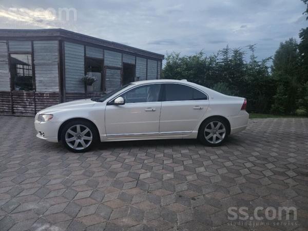 White Volvo S80 2008 in Talsi, with an engine capacity of 2.40 L and mileage of 0 thousand km for 5499 €, photo 5 on AUTOMOTO.COM.LV