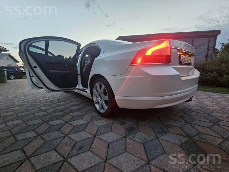 White Volvo S80 2008 in Talsi, with an engine capacity of 2.40 L and mileage of 0 thousand km for 5499 €, photo 8 on AUTOMOTO.COM.LV