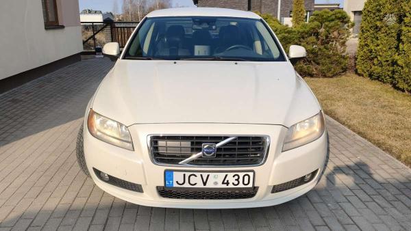 White Volvo S80 2009 in Siauliai, with an engine capacity of 2.40 L and mileage of 349 thousand km for 4200 €, photo 4 on AUTOMOTO.COM.LV