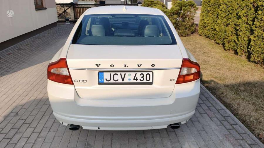 White Volvo S80 2009 in Siauliai, with an engine capacity of 2.40 L and mileage of 349 thousand km for 4200 €, photo 9 on AUTOMOTO.COM.LV