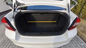 White Volvo S80 2009 in Siauliai, with an engine capacity of 2.40 L and mileage of 349 thousand km for 4200 €, photo 11 on AUTOMOTO.COM.LV