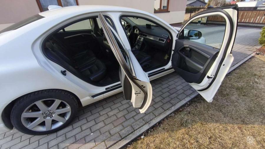 White Volvo S80 2009 in Siauliai, with an engine capacity of 2.40 L and mileage of 349 thousand km for 4200 €, photo 13 on AUTOMOTO.COM.LV