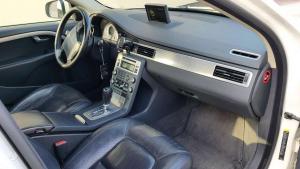 White Volvo S80 2009 in Siauliai, with an engine capacity of 2.40 L and mileage of 349 thousand km for 4200 €, photo 19 on AUTOMOTO.COM.LV