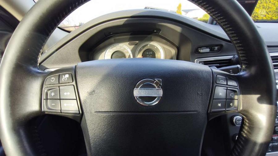 White Volvo S80 2009 in Siauliai, with an engine capacity of 2.40 L and mileage of 349 thousand km for 4200 €, photo 22 on AUTOMOTO.COM.LV