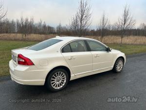 White Volvo S80 2010 in Tallinn, with an engine capacity of 2.40 L and mileage of 331 thousand km for 7990 €, photo 11 on AUTOMOTO.COM.LV