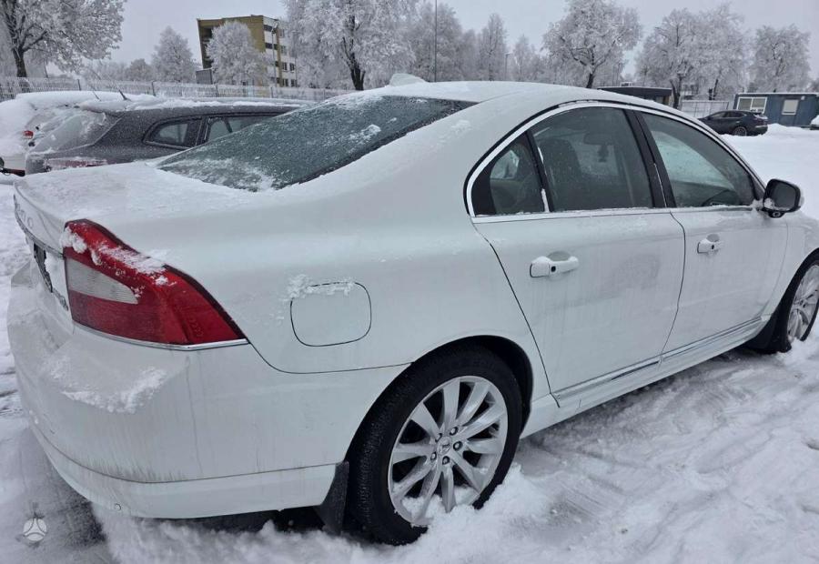 Balts Volvo S80 2010 Marijampole, ar dzinēja tilpumu 1.56 L un nobraukumu 233 tūkst. km par 5450 €, foto 3 vietnē AUTOMOTO.COM.LV