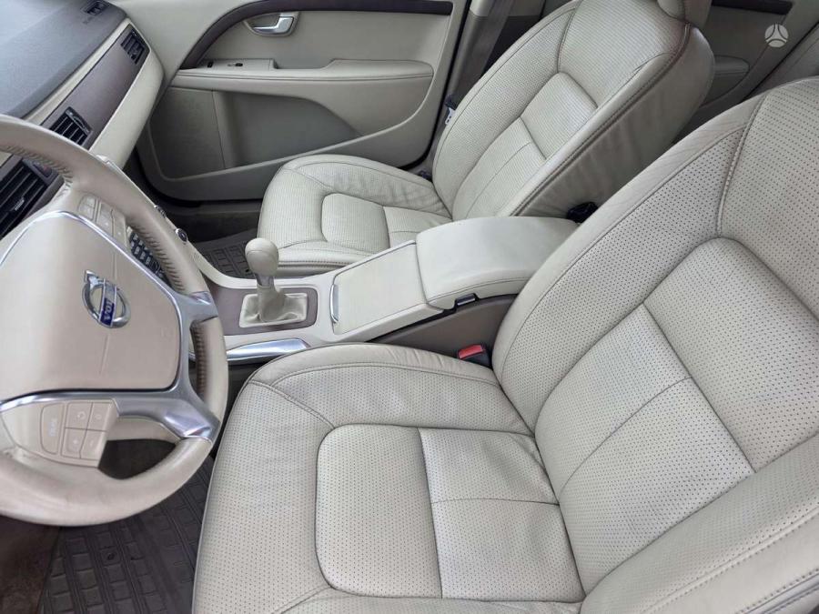 Balts Volvo S80 2010 Marijampole, ar dzinēja tilpumu 1.56 L un nobraukumu 233 tūkst. km par 5450 €, foto 10 vietnē AUTOMOTO.COM.LV