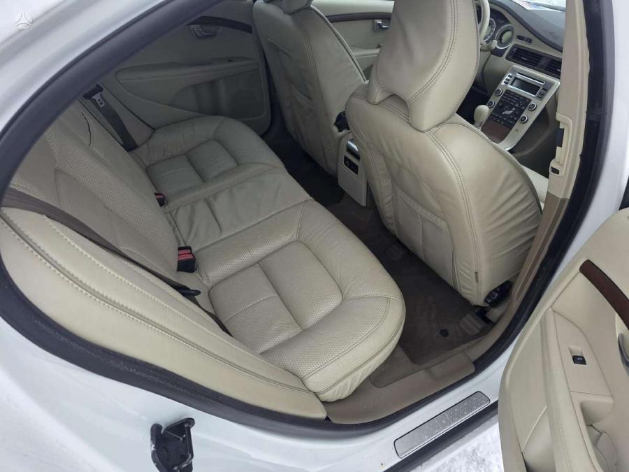 Balts Volvo S80 2010 Marijampole, ar dzinēja tilpumu 1.56 L un nobraukumu 233 tūkst. km par 5450 €, foto 21 vietnē AUTOMOTO.COM.LV