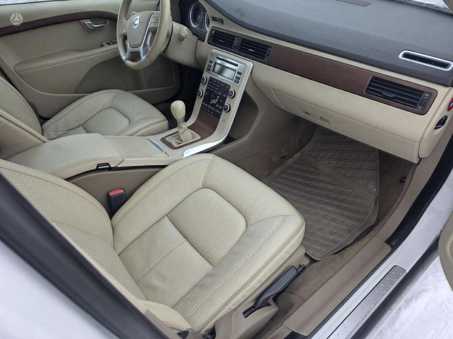Balts Volvo S80 2010 Marijampole, ar dzinēja tilpumu 1.56 L un nobraukumu 233 tūkst. km par 5450 €, foto 22 vietnē AUTOMOTO.COM.LV