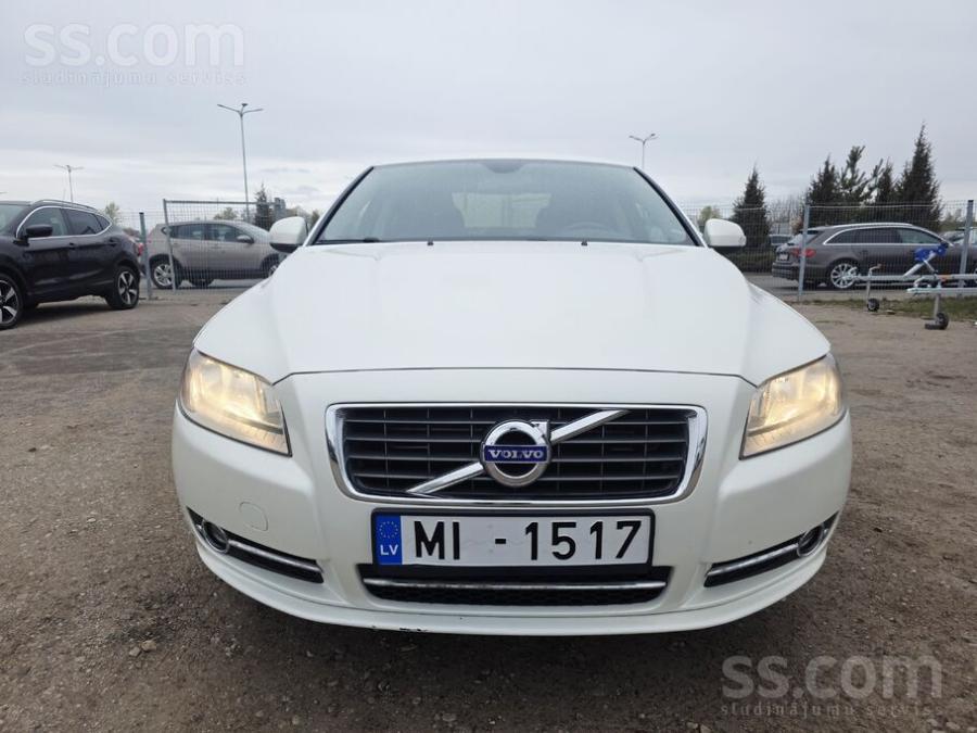 Balts Volvo S80 2010 Daugavpils, ar dzinēja tilpumu 2.40 L un nobraukumu 0 tūkst. km par 5300 €, foto 5 vietnē AUTOMOTO.COM.LV