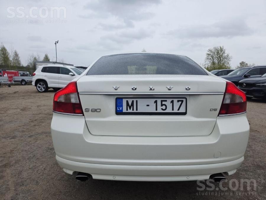 Balts Volvo S80 2010 Daugavpils, ar dzinēja tilpumu 2.40 L un nobraukumu 0 tūkst. km par 5300 €, foto 8 vietnē AUTOMOTO.COM.LV