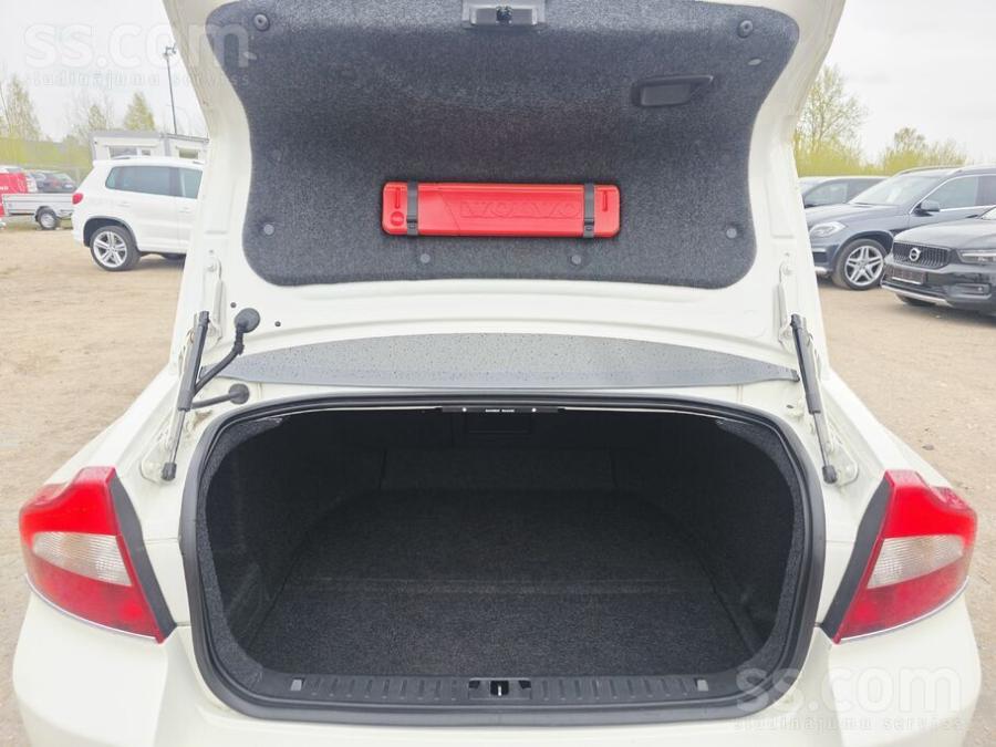 Balts Volvo S80 2010 Daugavpils, ar dzinēja tilpumu 2.40 L un nobraukumu 0 tūkst. km par 5300 €, foto 12 vietnē AUTOMOTO.COM.LV