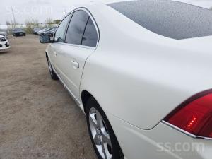 Balts Volvo S80 2010 Daugavpils, ar dzinēja tilpumu 2.40 L un nobraukumu 0 tūkst. km par 5300 €, foto 15 vietnē AUTOMOTO.COM.LV