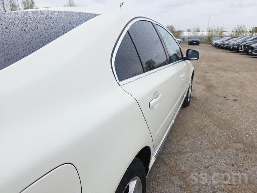 Balts Volvo S80 2010 Daugavpils, ar dzinēja tilpumu 2.40 L un nobraukumu 0 tūkst. km par 5300 €, foto 16 vietnē AUTOMOTO.COM.LV