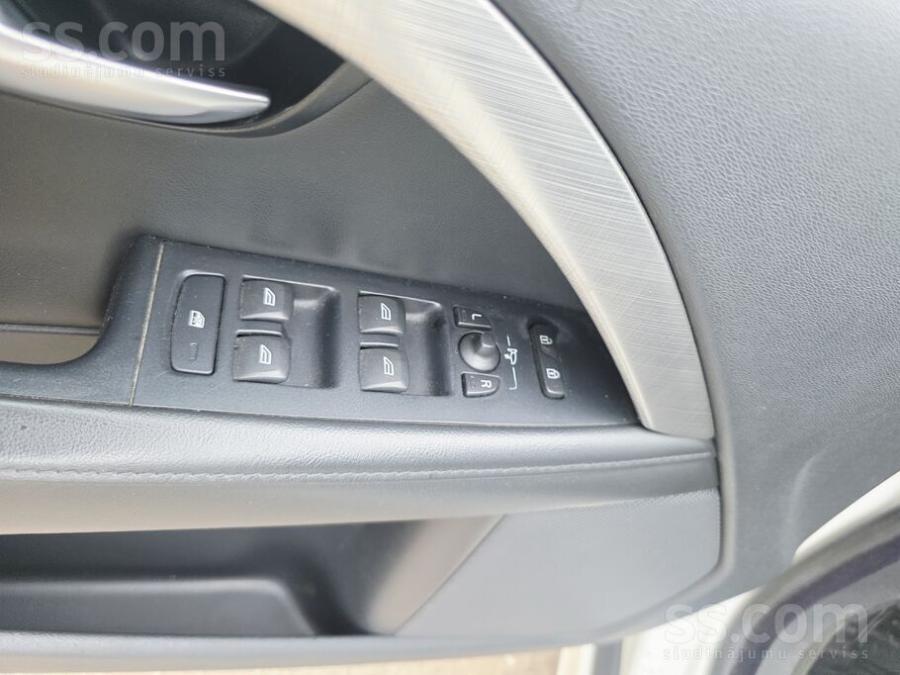 Balts Volvo S80 2010 Daugavpils, ar dzinēja tilpumu 2.40 L un nobraukumu 0 tūkst. km par 5300 €, foto 27 vietnē AUTOMOTO.COM.LV