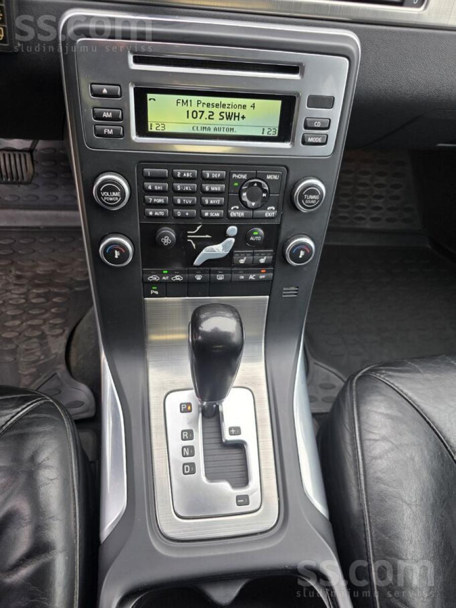 Balts Volvo S80 2010 Daugavpils, ar dzinēja tilpumu 2.40 L un nobraukumu 0 tūkst. km par 5300 €, foto 32 vietnē AUTOMOTO.COM.LV
