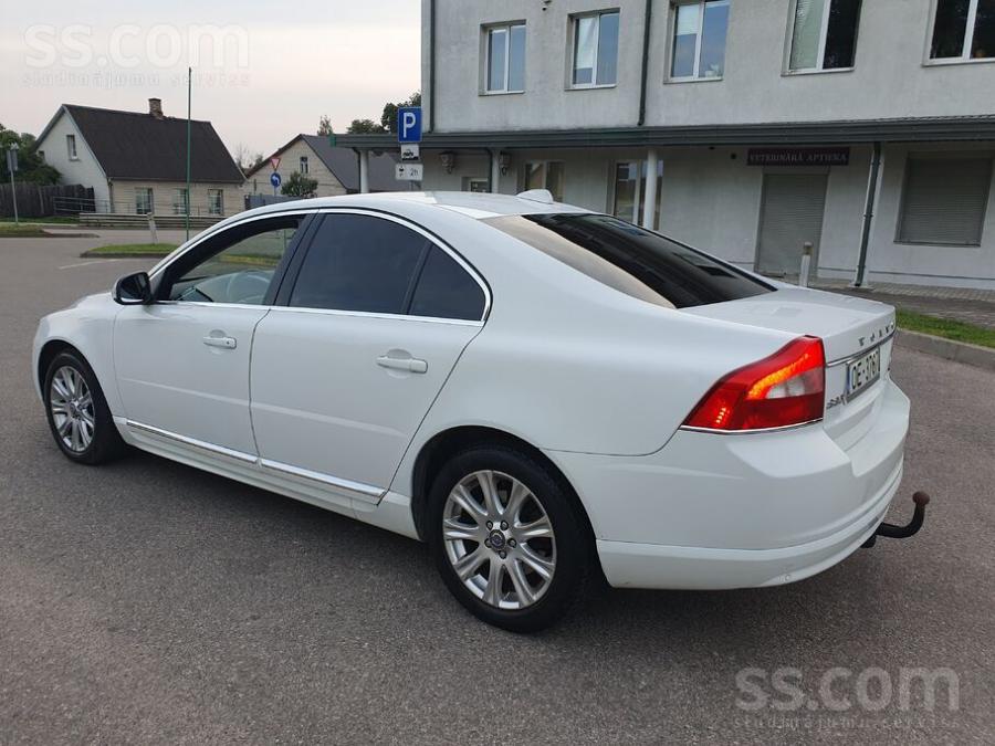 White Volvo S80 2010 in Daugavpils, with an engine capacity of 2.40 L and mileage of 0 thousand km for 4800 €, photo 5 on AUTOMOTO.COM.LV