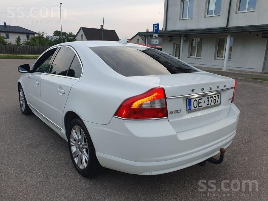 White Volvo S80 2010 in Daugavpils, with an engine capacity of 2.40 L and mileage of 0 thousand km for 4800 €, photo 6 on AUTOMOTO.COM.LV