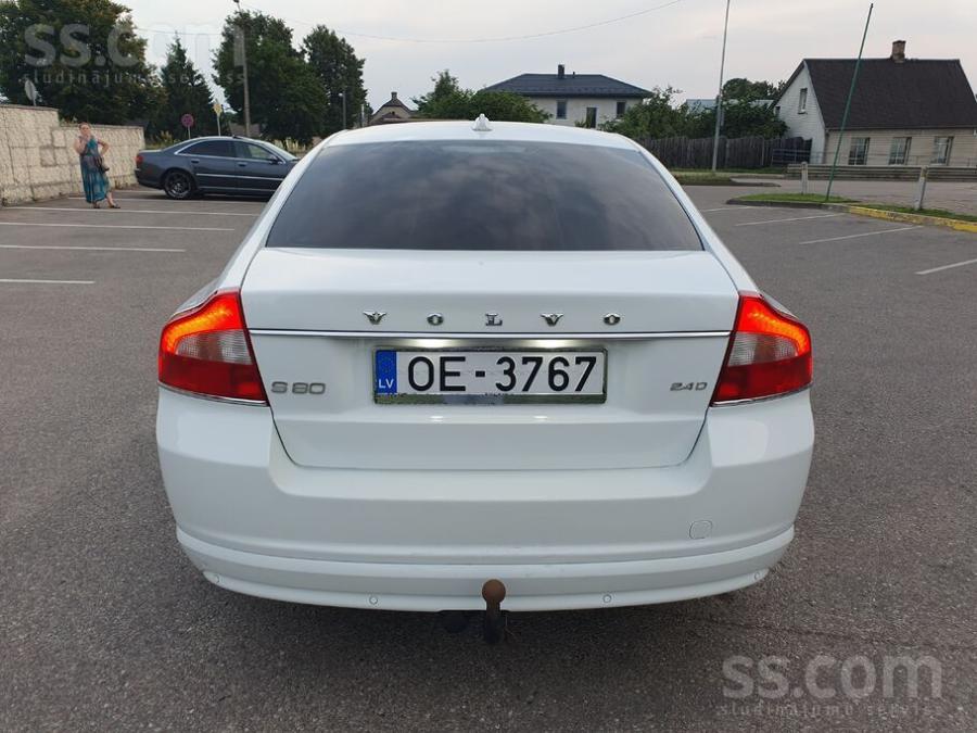 White Volvo S80 2010 in Daugavpils, with an engine capacity of 2.40 L and mileage of 0 thousand km for 4800 €, photo 7 on AUTOMOTO.COM.LV